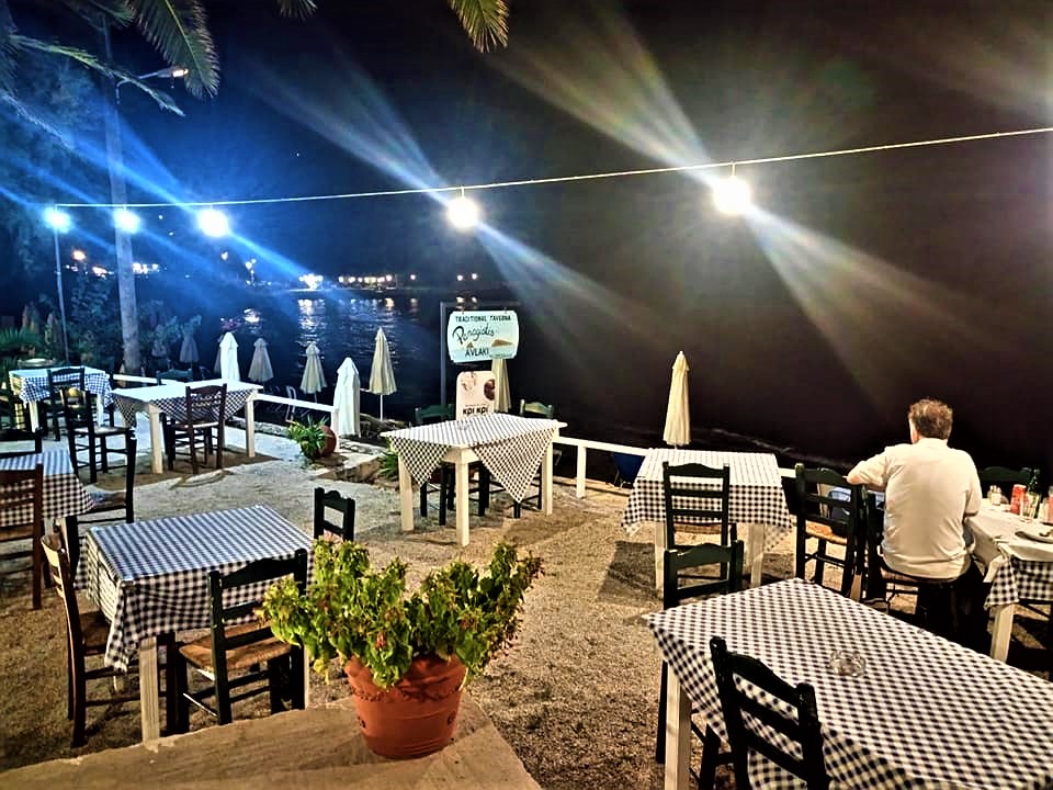 Ταβέρνα «Ο Παναγιώτης» στην Πέτρα Λέσβου – LIVE to TRAVEL and TASTE