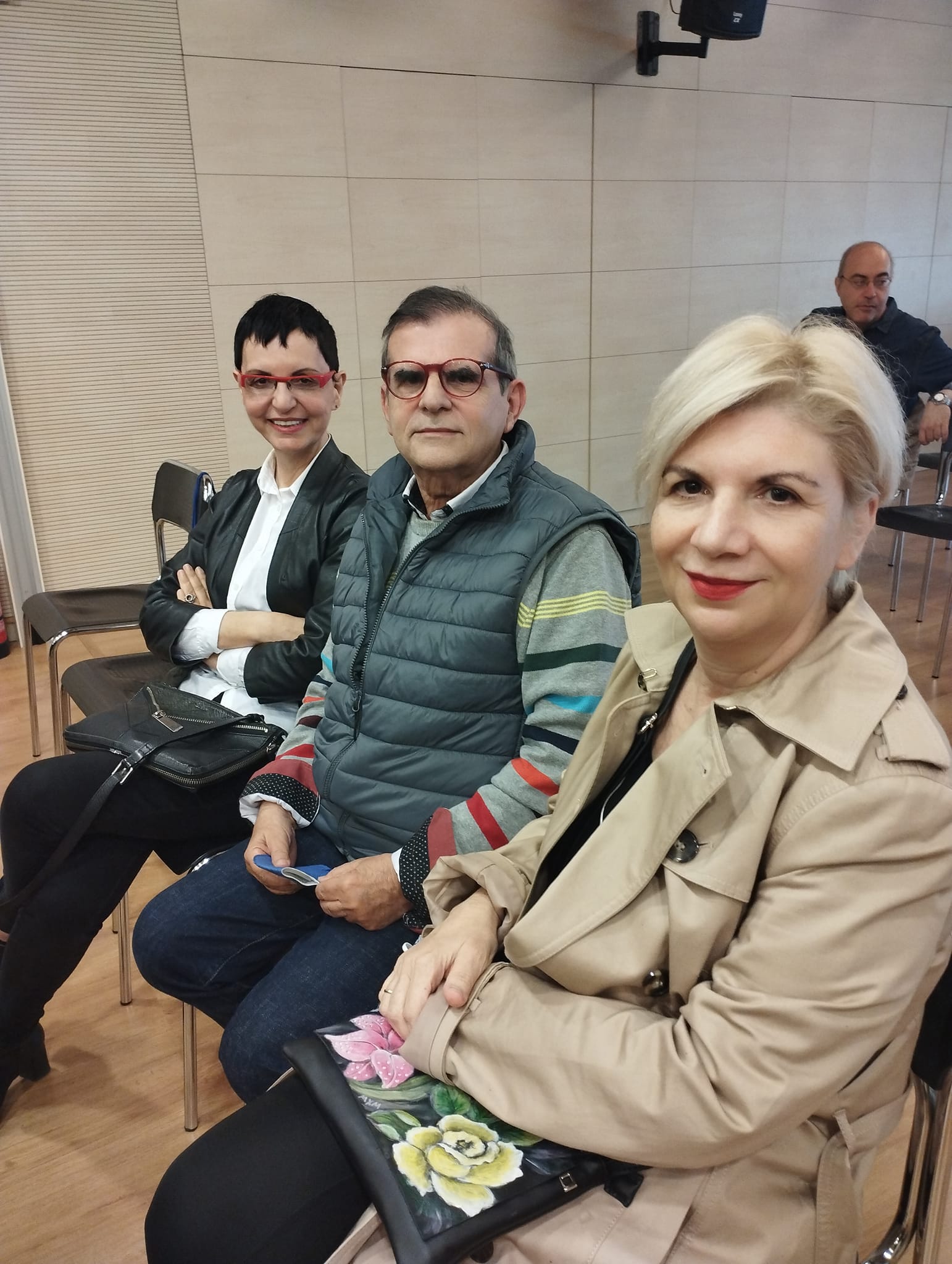 Με απόλυτη επιτυχία στέφθηκε η παρουσίαση των ποιητικών συλλογών της ...